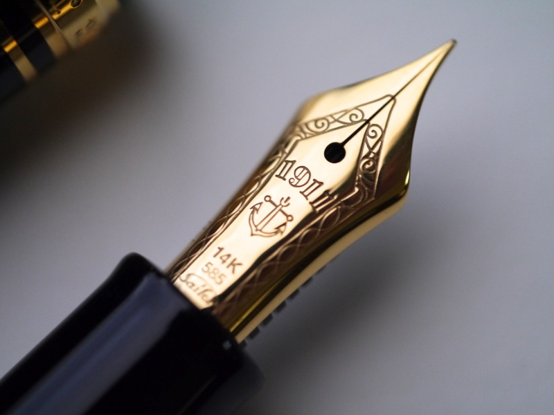 The more I use fountain pens, the more I think that nibs are beautiful ...